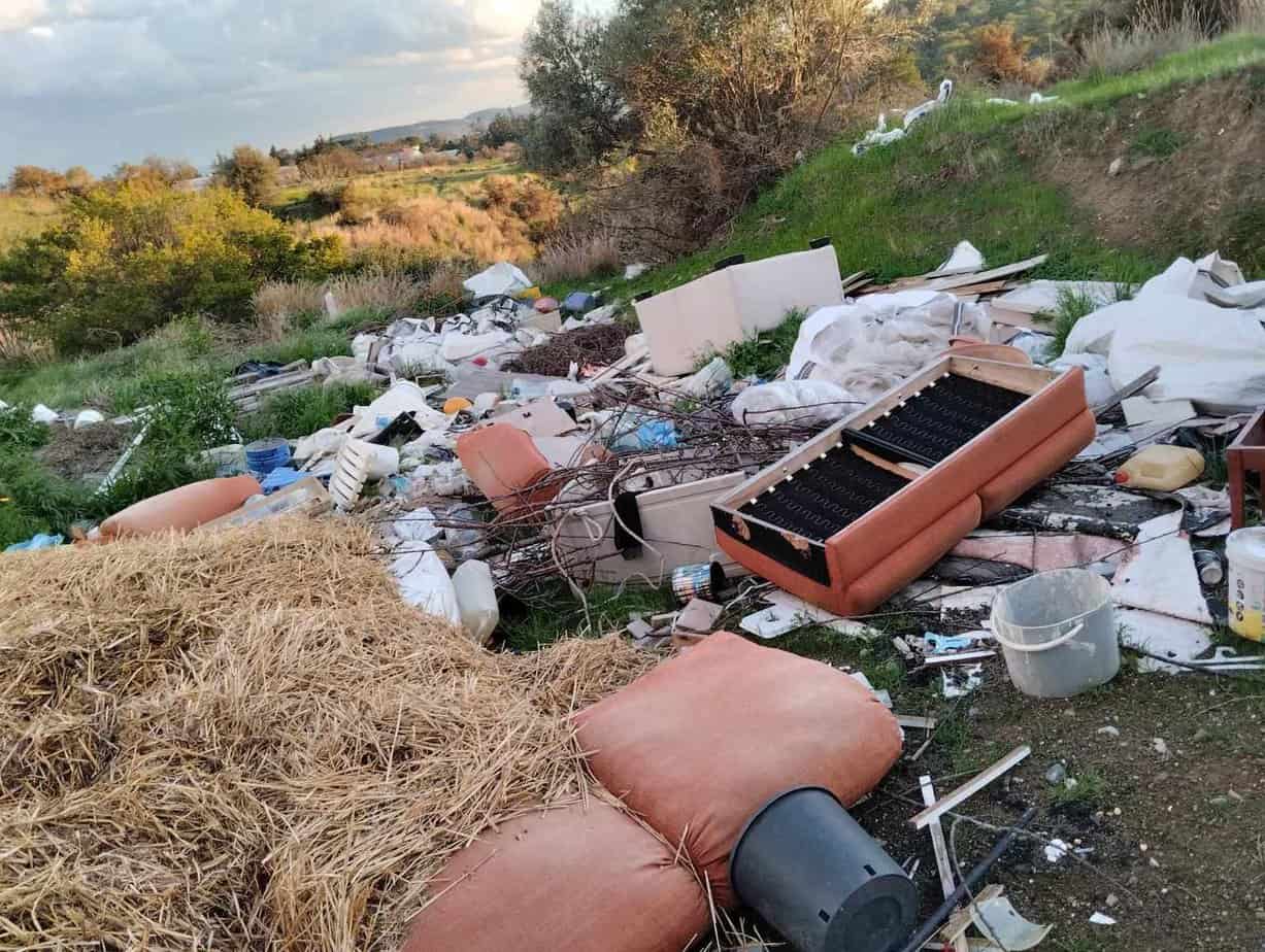 Συσσώρευση αποβλήτων σε αγροτική περιοχή στον Πύργο Λεμεσού με την ...